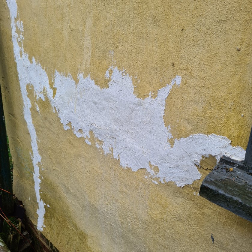 Long-lasting lime plaster for repairs – saving The Old Brewhouse